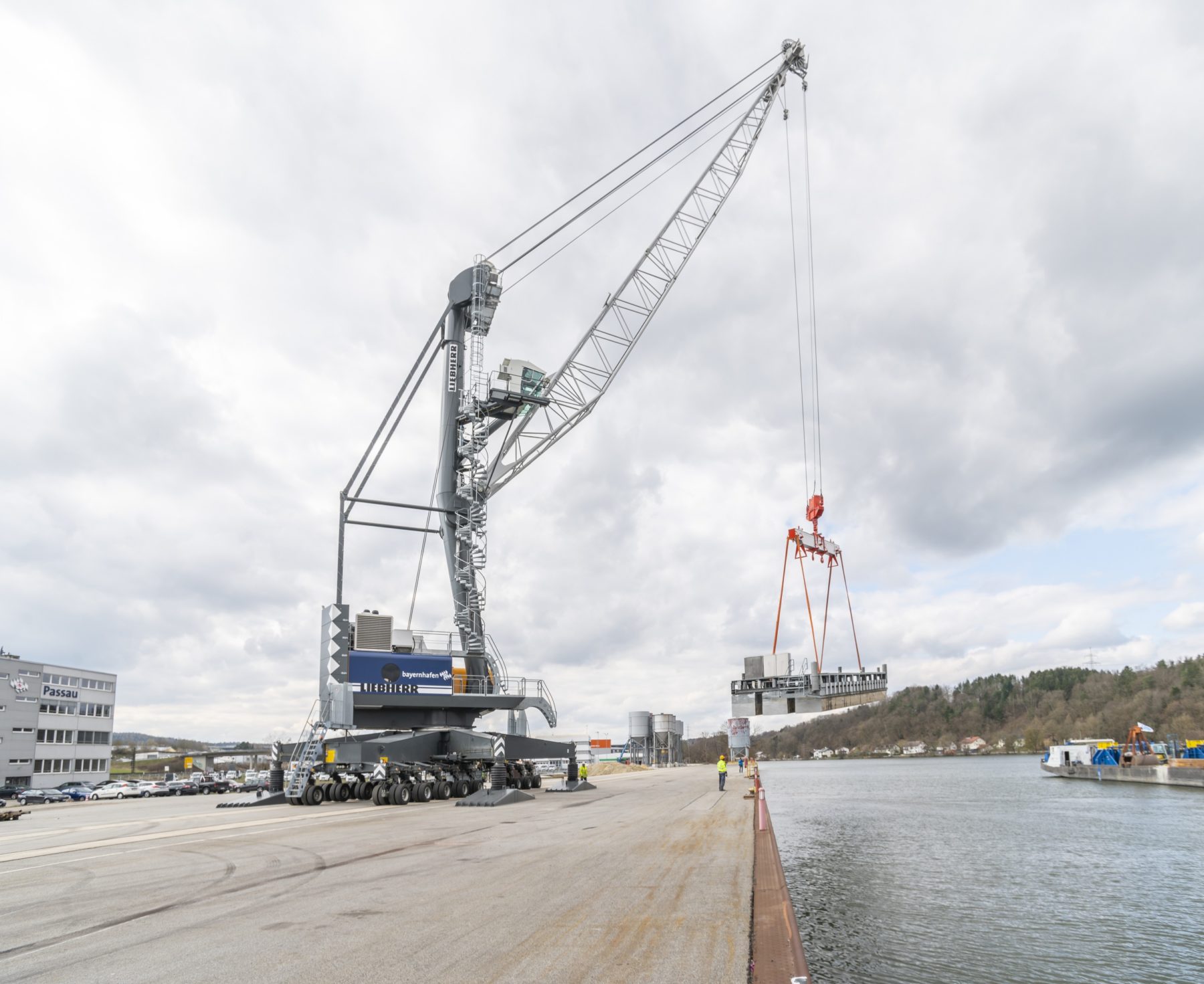 bayernhafen Passau | Schwerlast | Leichterung | Anlegestellen