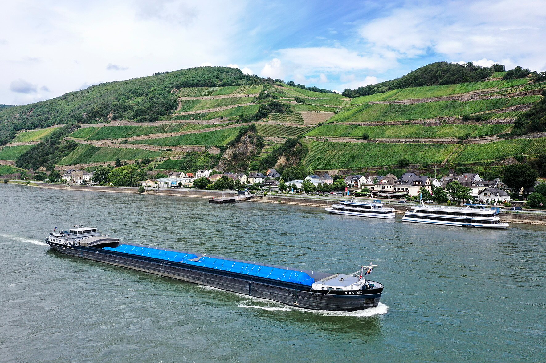 bayernhafen - LNG Tanks für Reefuelery in Aschaffenburg umgeschlagen